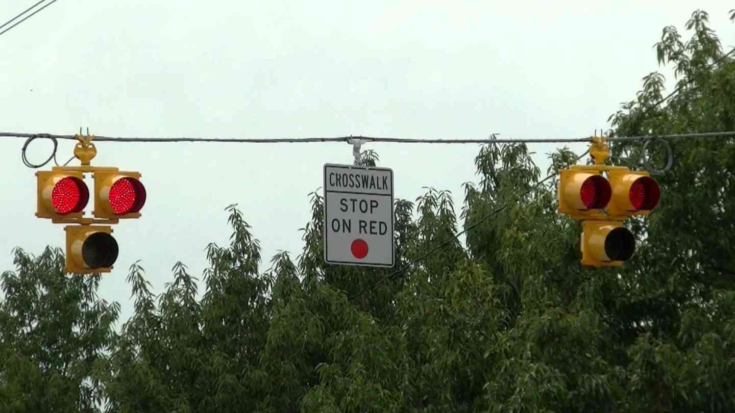 What are HAWK beacon crossings & how do I use them? - Alt Car news