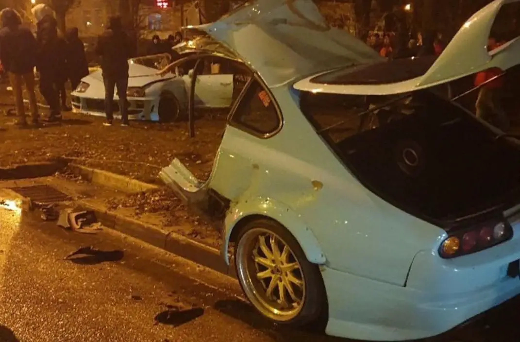 Russia: MKIV Supra crashes into pole & splits in half, leaves driver ...